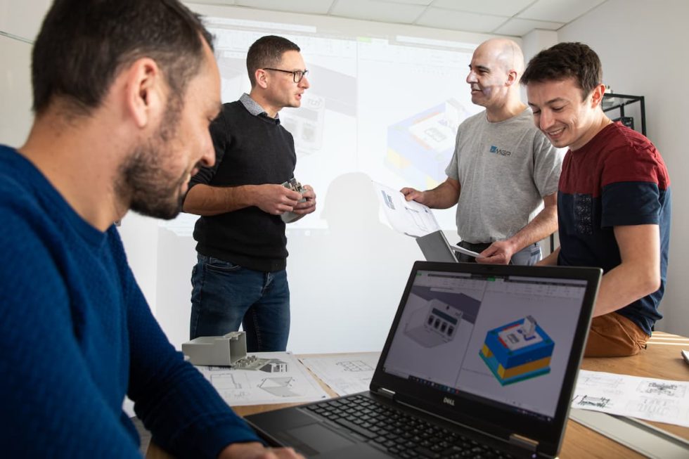 Un bureau d’études en injection plastique qui vous accompagne - Enovio